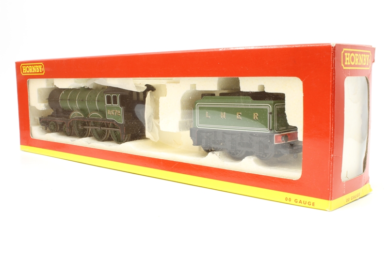 Hornby R284-8572 Class B12 4-6-0 8572 in LNER Green - Hattons