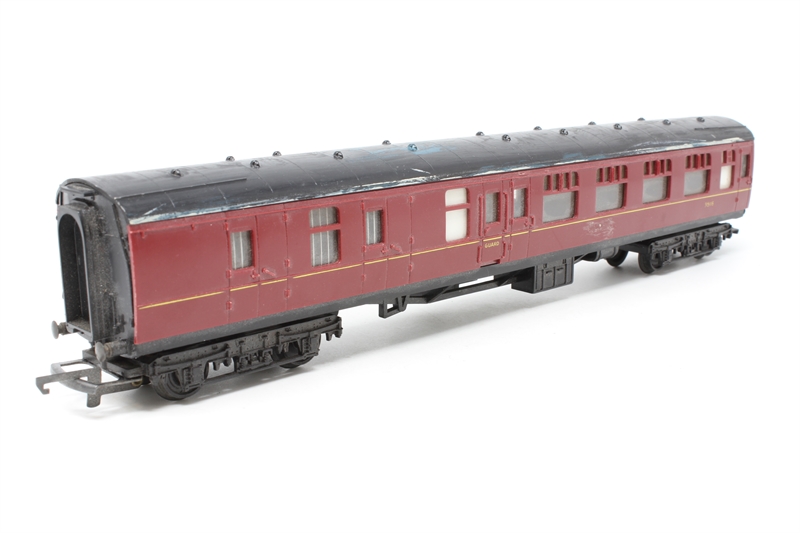 Tri-ang R387-35116 Full parcels brake in BR maroon 35116 - built from