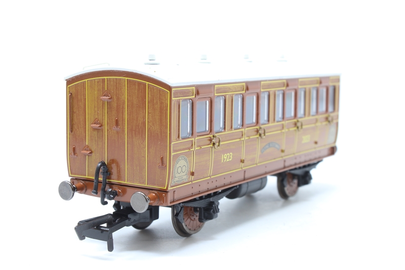 Hornby R40369 Flying Scotsman 100th anniversary 4 wheel - Hattons