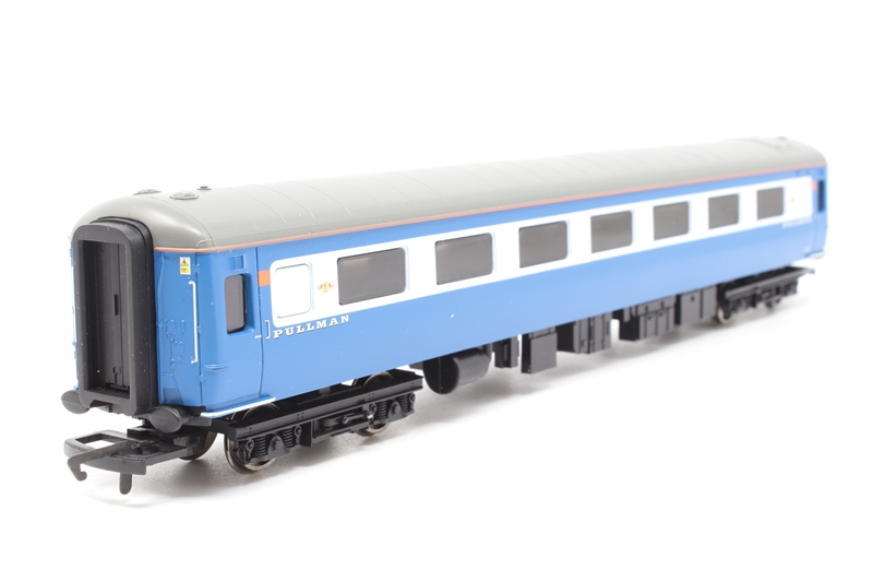 Hornby R4310-3431HOR Mk2 composite 3431in Blue Pullman livery - split