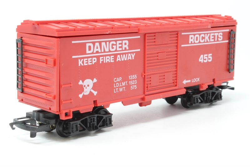 Hornby R580-455 Exploding box car - 'Danger: Rockets' 455 - separated