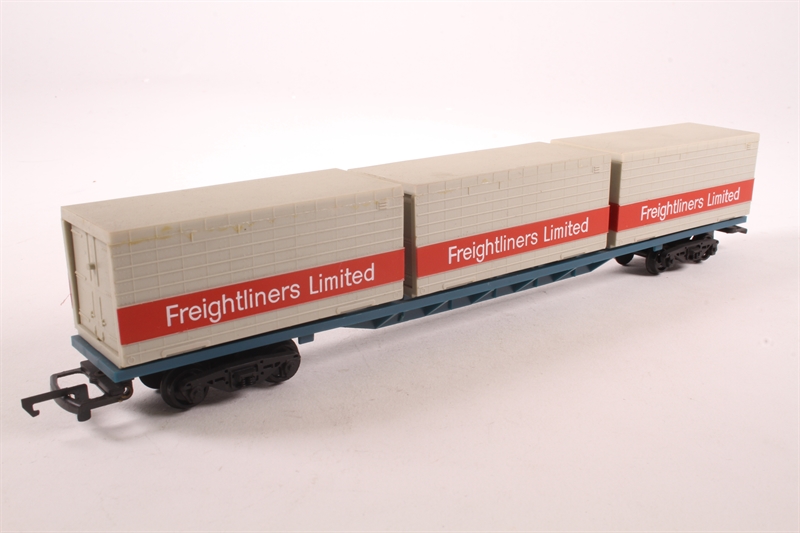 Tri-ang R633CN 60ft Flat Car With Three 20ft Canadian National Containers