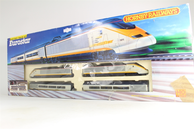 Hornby R647 Eurostar Train Set - Hattons