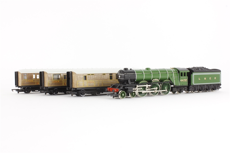 Hornby R778 The Flying Scotsman Train Set - Hattons