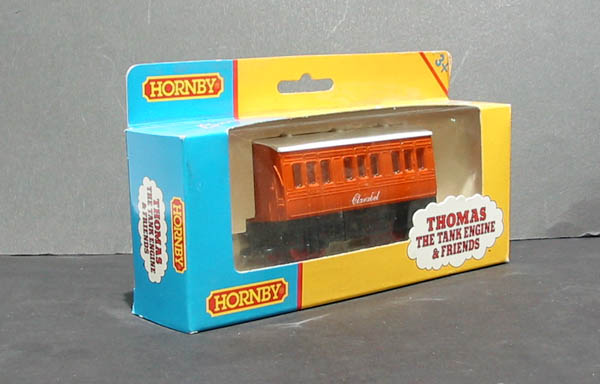 Hornby R9016 Clarabel coach (Thomas the Tank Playtrains range) for OO