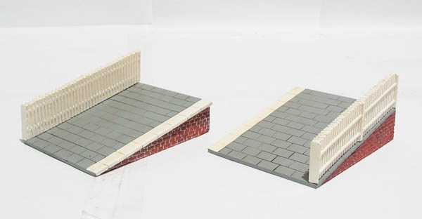 Hornby R9252 Dryaw platform ramp x 2 (Thomas the Tank - Hattons