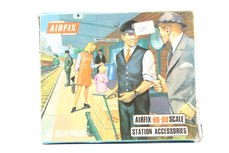 Airfix S42-69 55 Scale pieces station accessories - people - Hattons