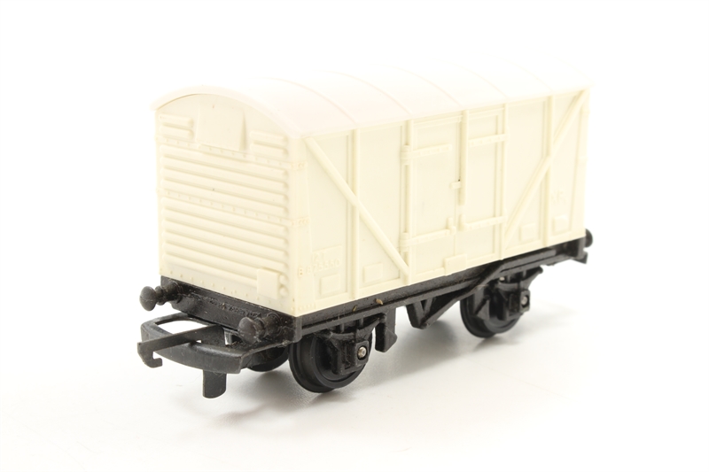 Tri-ang T175 12T Meat Wagon - TT Gauge