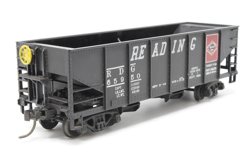 Tyco T330A 2 bay open hopper car of the Reading Lines - Hattons