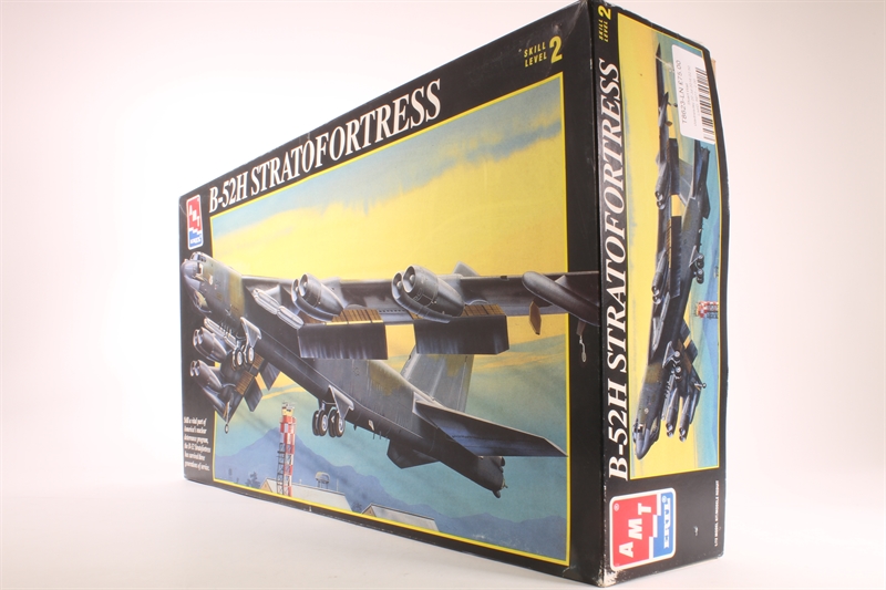 AMT T8623 B-52H Stratofortress - Hattons