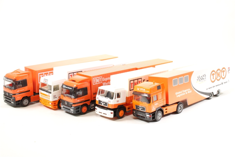 Herpa TNTPACK1 Pack of Five Asorted Commercial Vehicles in TNT livery