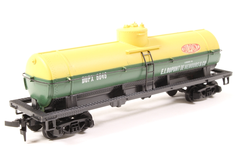 Tyco TY324B Single-Dome Bogie Tank Car - 'Du Pont' - Hattons