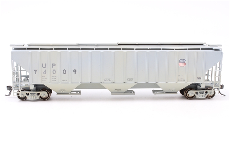 InterMountain Railway Company UP-01 3-Bay Rib-Side Covered Hopper Kit