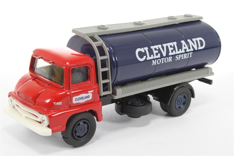 Corgi VA9002 Ford Thames Trader Tanker "Cleveland"