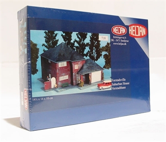 Heljan 718 Suburban villa with garage - Hattons